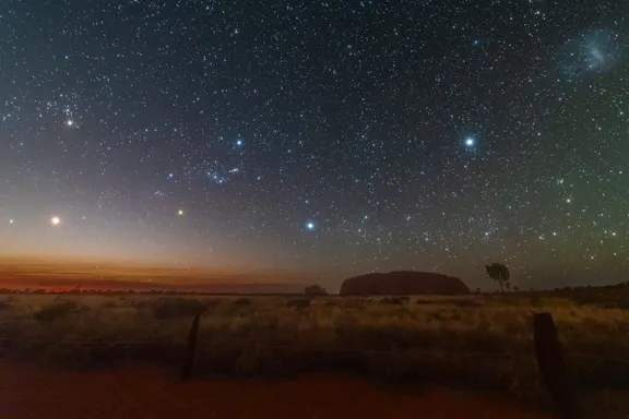 Uluru Stargazing Tour Experience with Guided Night Sky Views and Photos